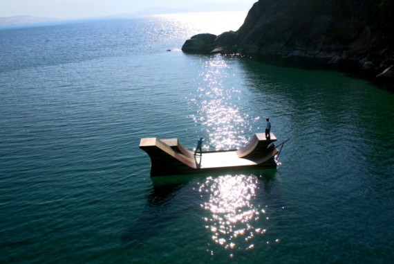 The Thai Floating soccer field - Aquatic Urbanism